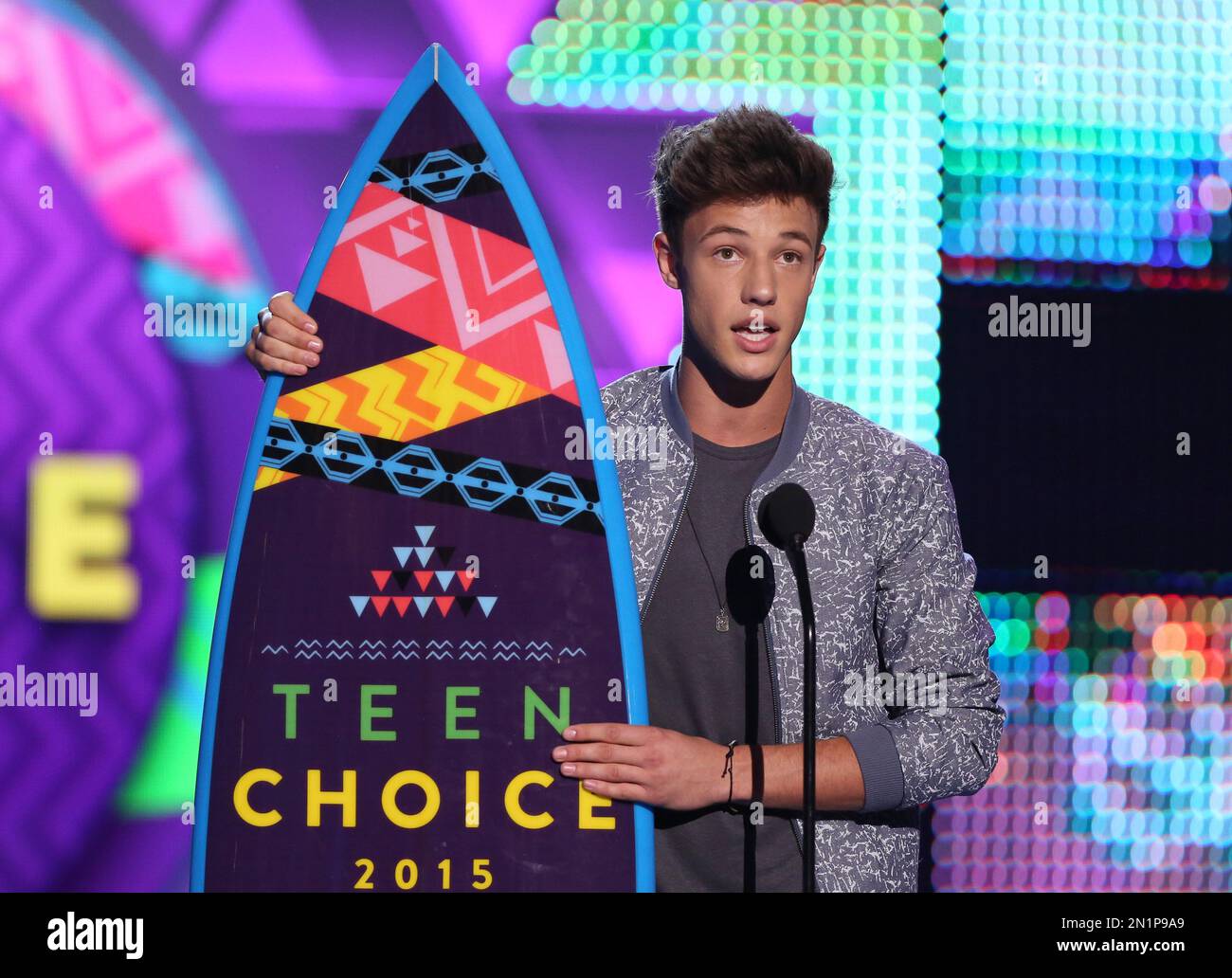 Cameron Dallas accepts the choice web star: male award at the Teen ...