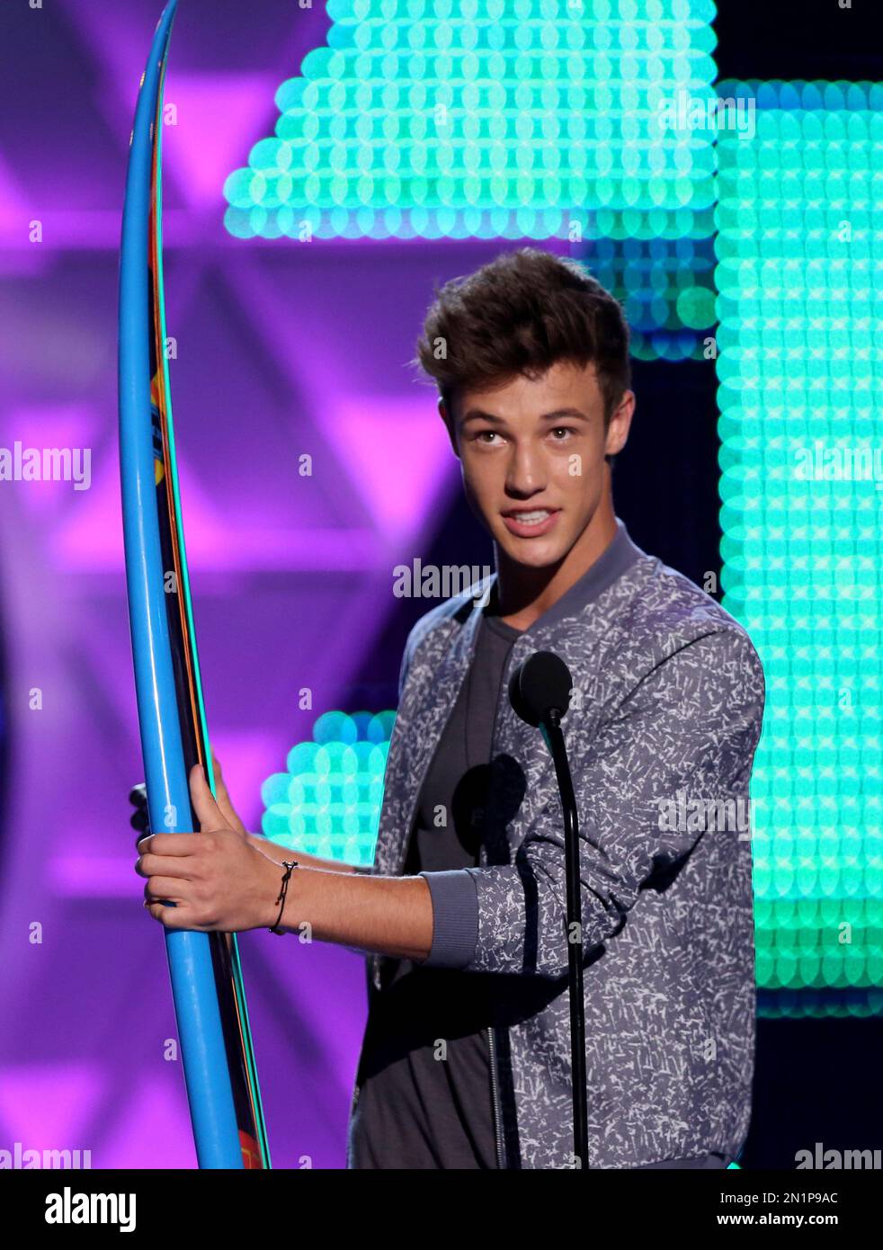Cameron Dallas accepts the choice web star: male award at the Teen ...