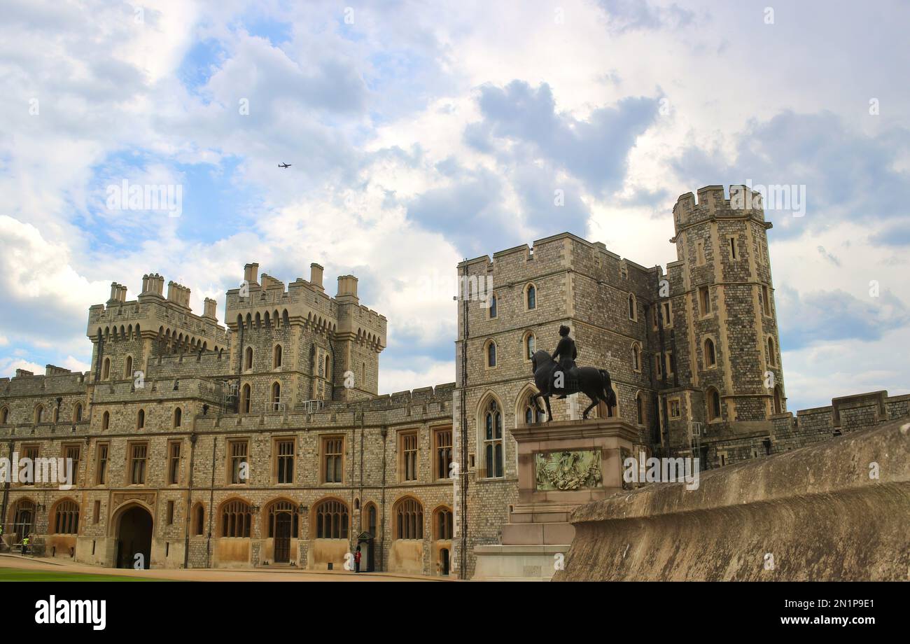 King charles ii statue windsor castle hi-res stock photography and ...