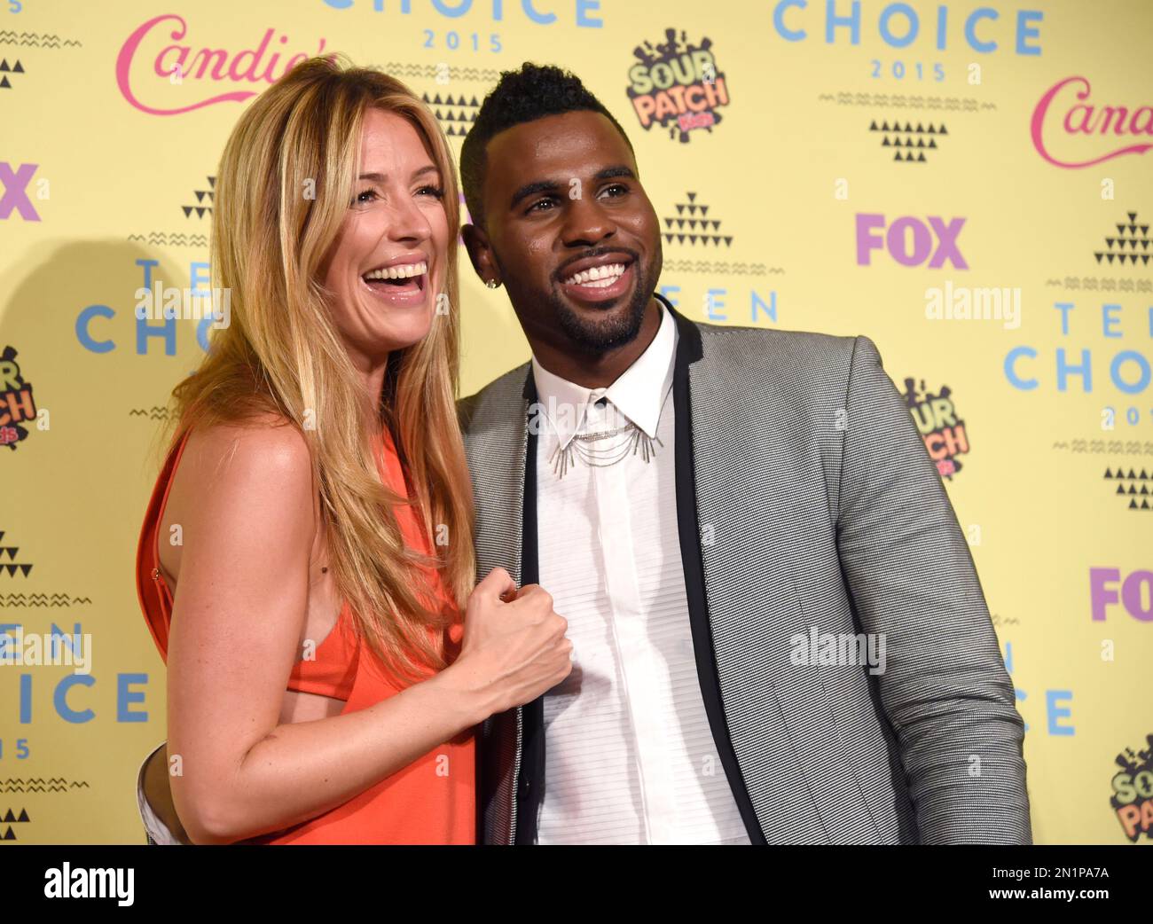 Cat Deeley, left, and Jason Derulo pose in the press room at the Teen ...
