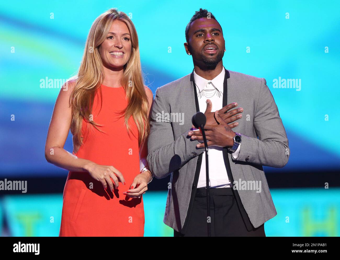 Cat Deeley, left, and Jason Derulo present the choice R&B/hip-hop song ...