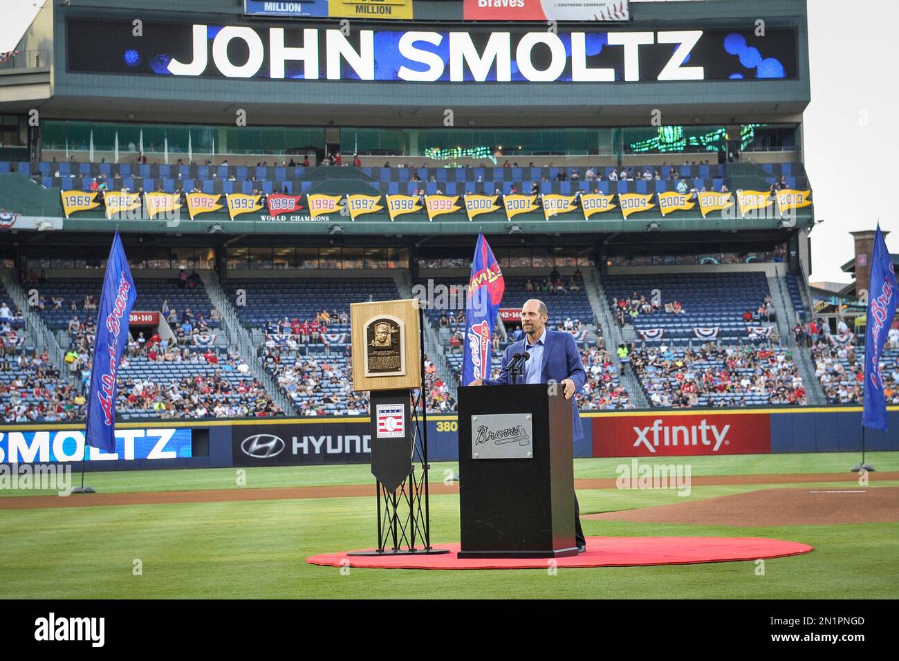 Former Atlanta Braves pitcher John Smoltz is honored for his induction ...