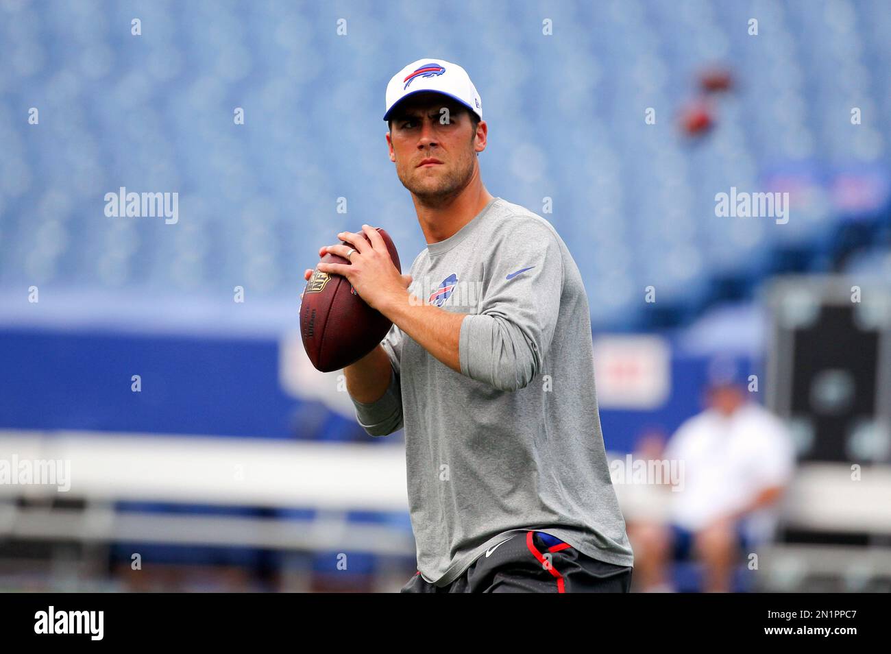 Buffalo Bills quarterback Matt Cassel passes during warmups before an ...