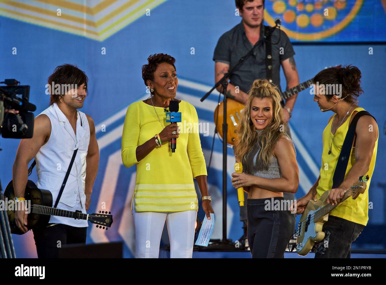 Robin Roberts interviewing Neil Perry, Kimberly Perry , and Reid Perry ...