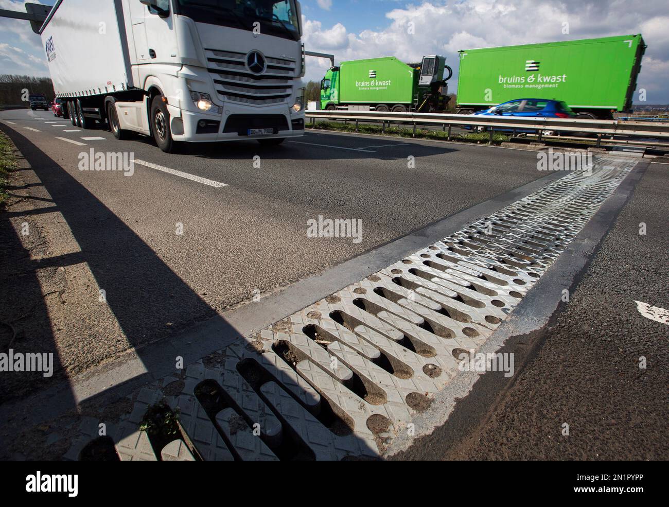 Bridge expansion joint hi-res stock photography and images - Alamy