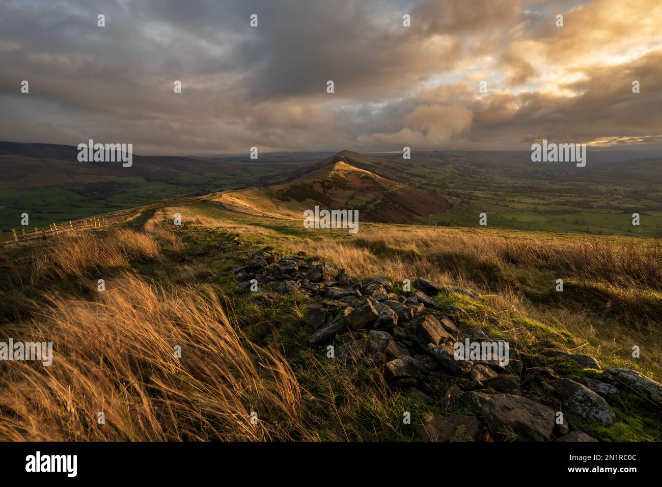 View of The Great Ridge from Mam Tor, The Peak District, Derbyshire ...