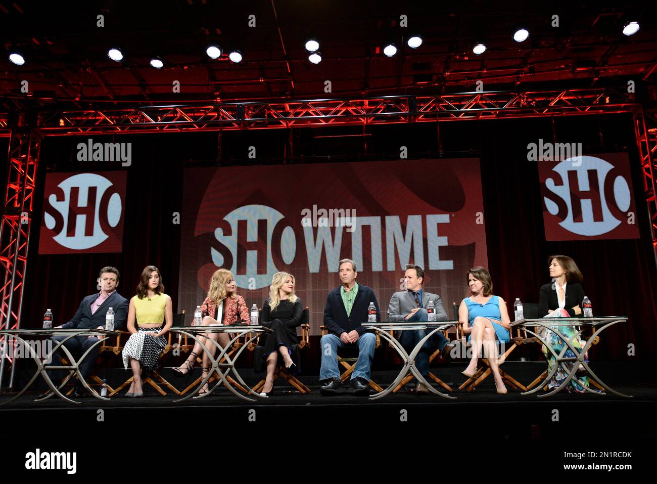 Michael Sheen, Lizzy Caplan, Caitlin Fitzgerald, Annaleigh Ashford ...