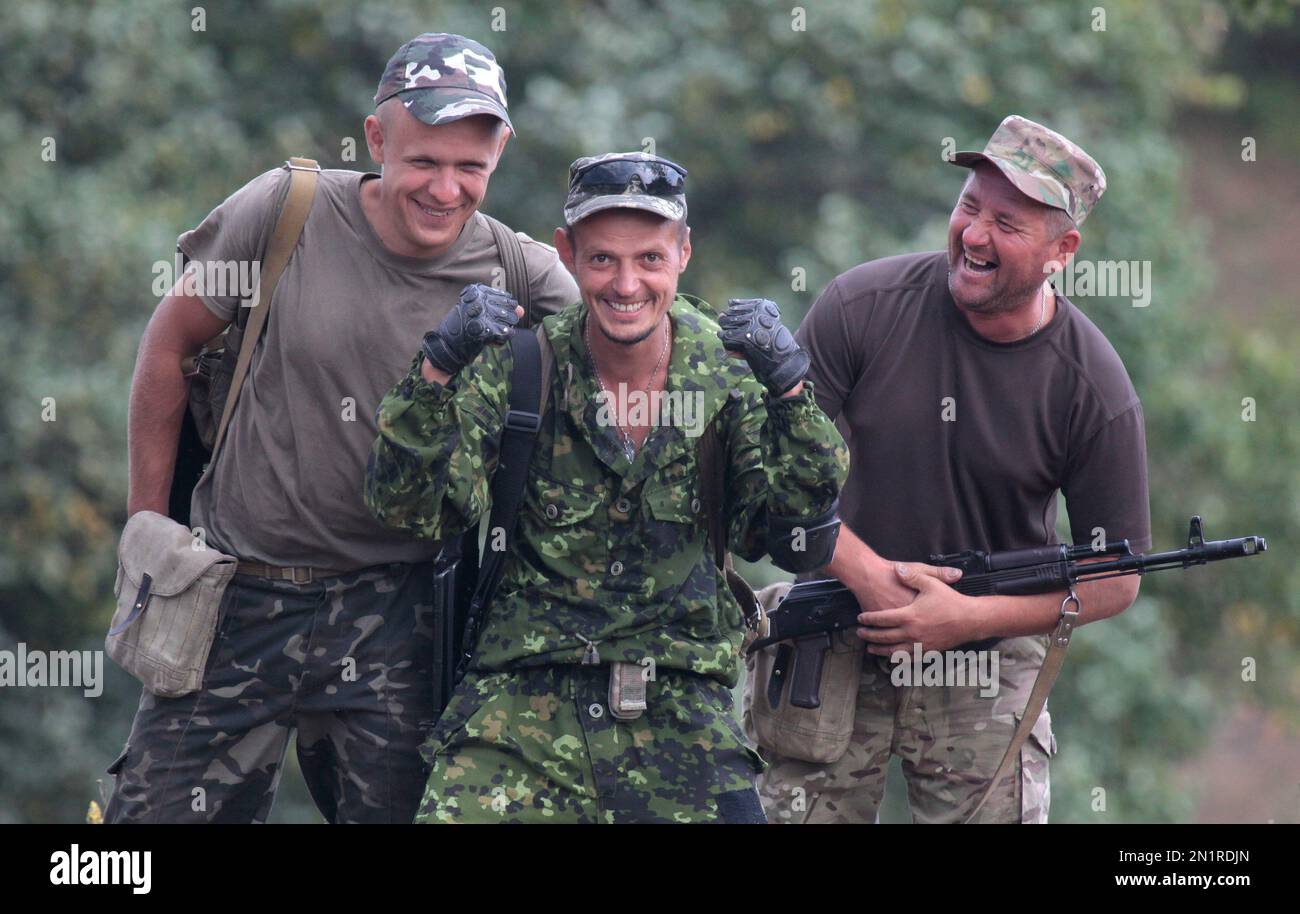 Ukrainian soldiers pose for the photographer during training exercises ...