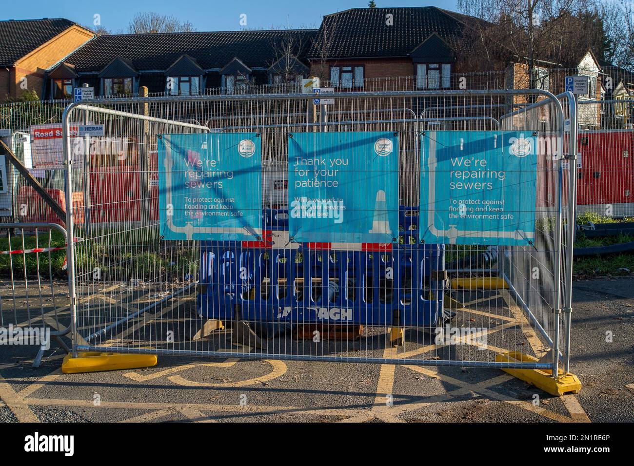 Emergency repair thames water hi-res stock photography and images - Alamy