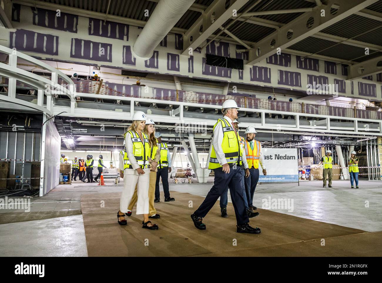 SINT MAARTEN - King Willem-Alexander, Queen Maxima and Princess Amalia ...