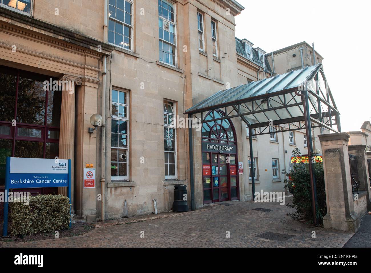 Reading, UK. 6th February, 2023. An ambulance is pictured outside the ...