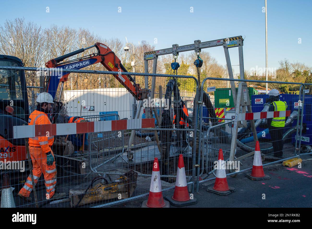 Emergency repair thames water hi-res stock photography and images - Alamy