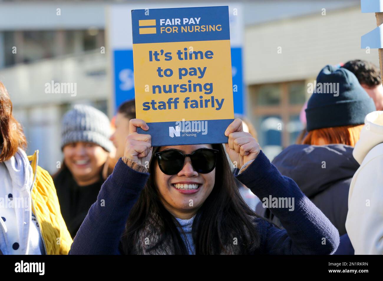 London, UK. 06th Feb, 2023. A nurse holds a placard reading "It's time ...