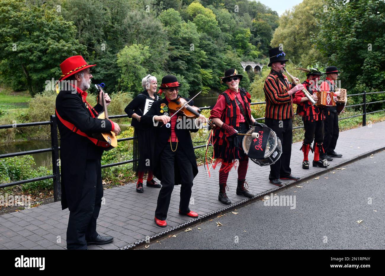 The Ironmen and Severn Gilders performing in Ironbridge Festival of ...