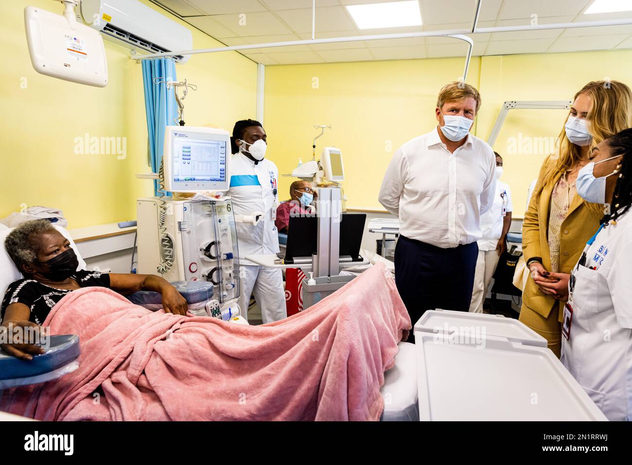 SINT MAARTEN - Princess Amalia and King Willem-Alexander during a visit ...