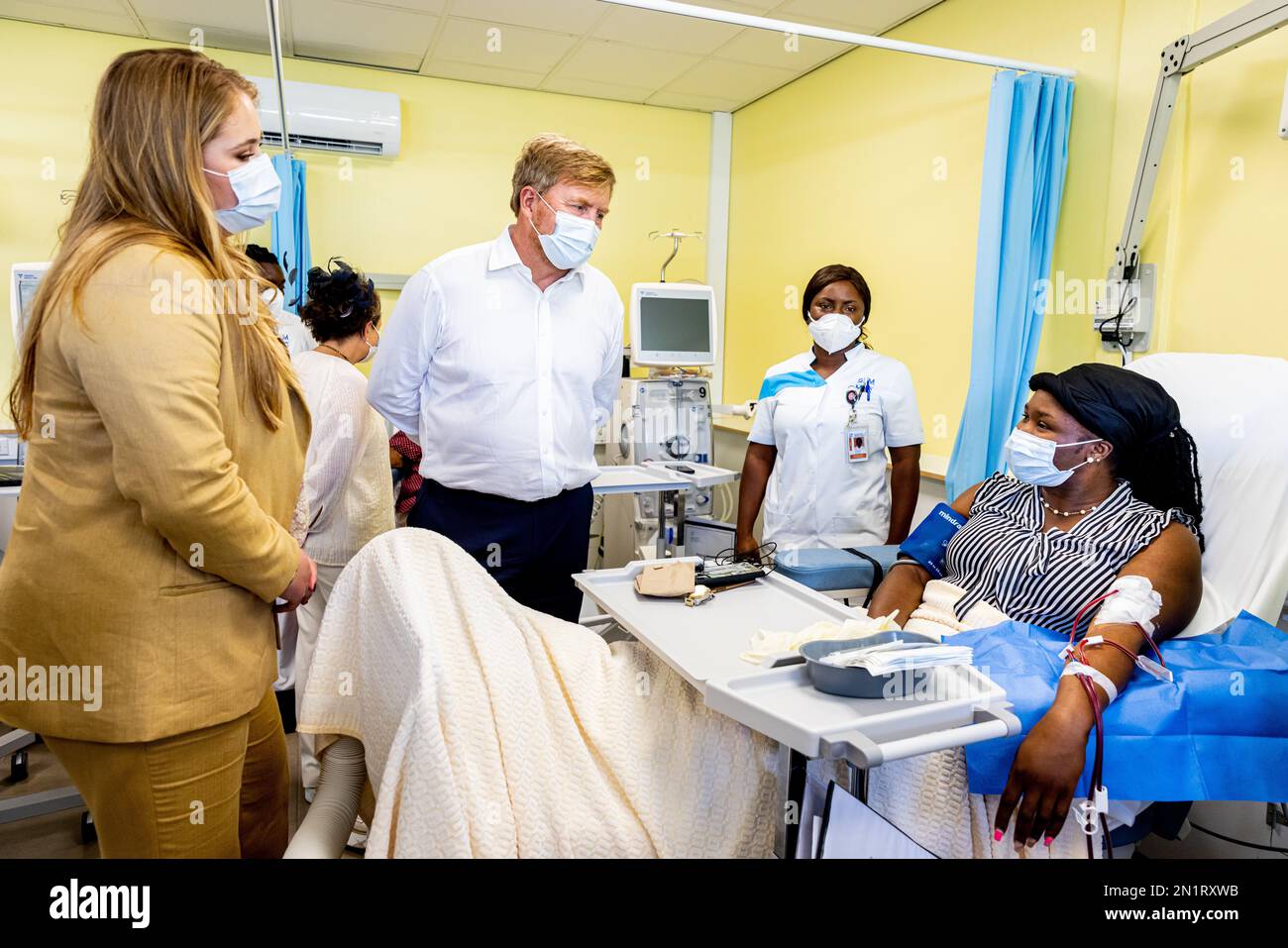 SINT MAARTEN - Princess Amalia and King Willem-Alexander during a visit ...