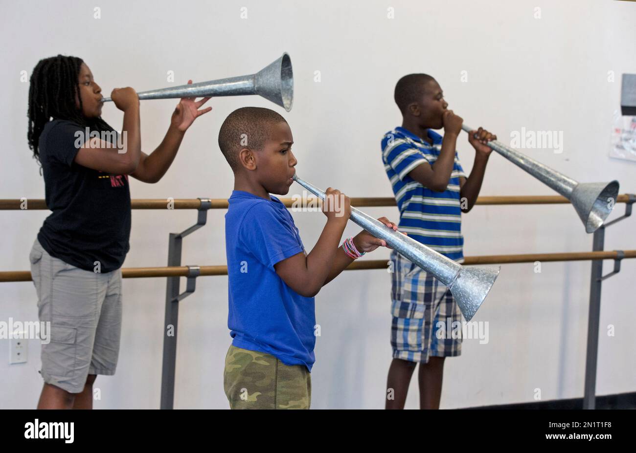 In this, Wednesday, July 29, 2015 photo, Savannah Thervil, 10, left ...