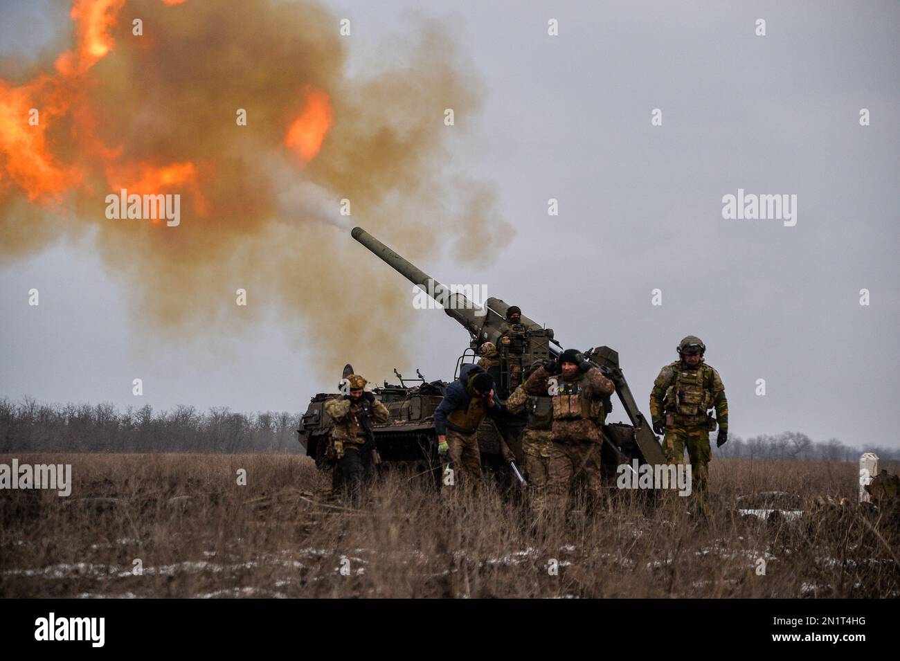 Ukrainian artillery teams fire Pions toward Russian positions in ...
