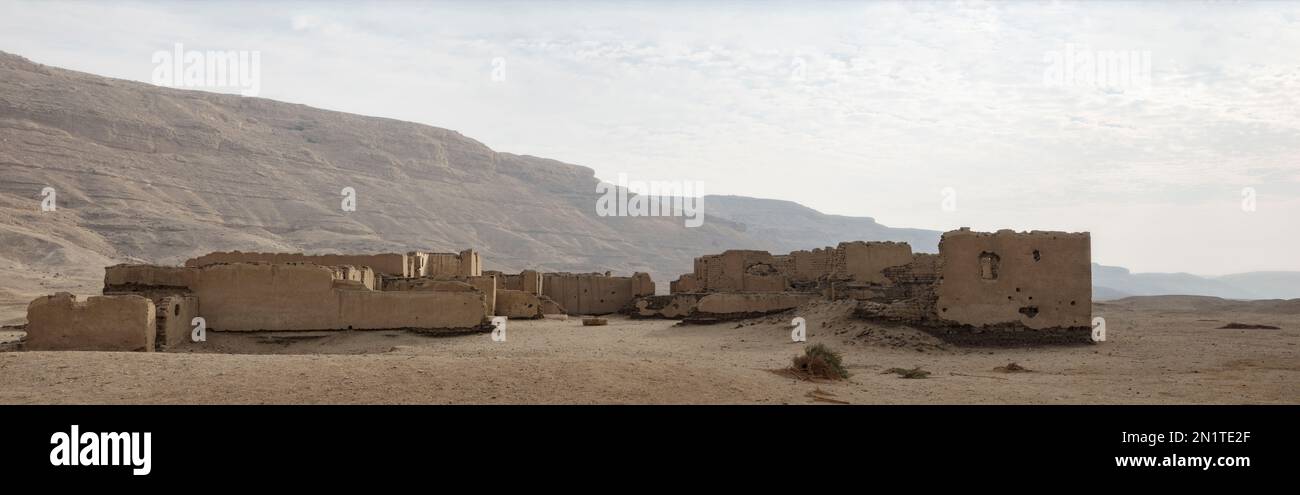 Abandoned EES Dig House at Amarna, Egypt Stock Photo - Alamy