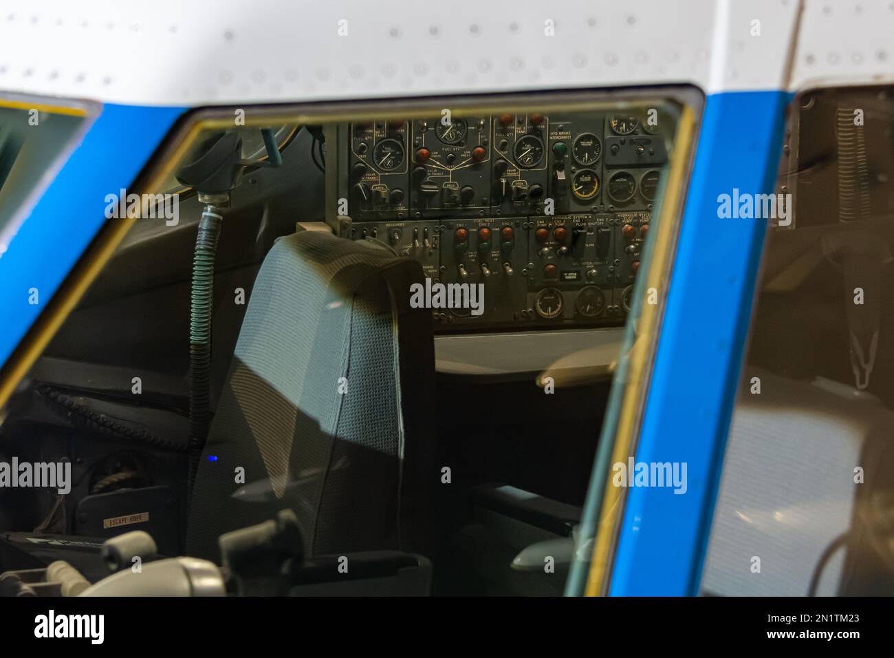 Boeing 727 cockpit hi-res stock photography and images - Alamy