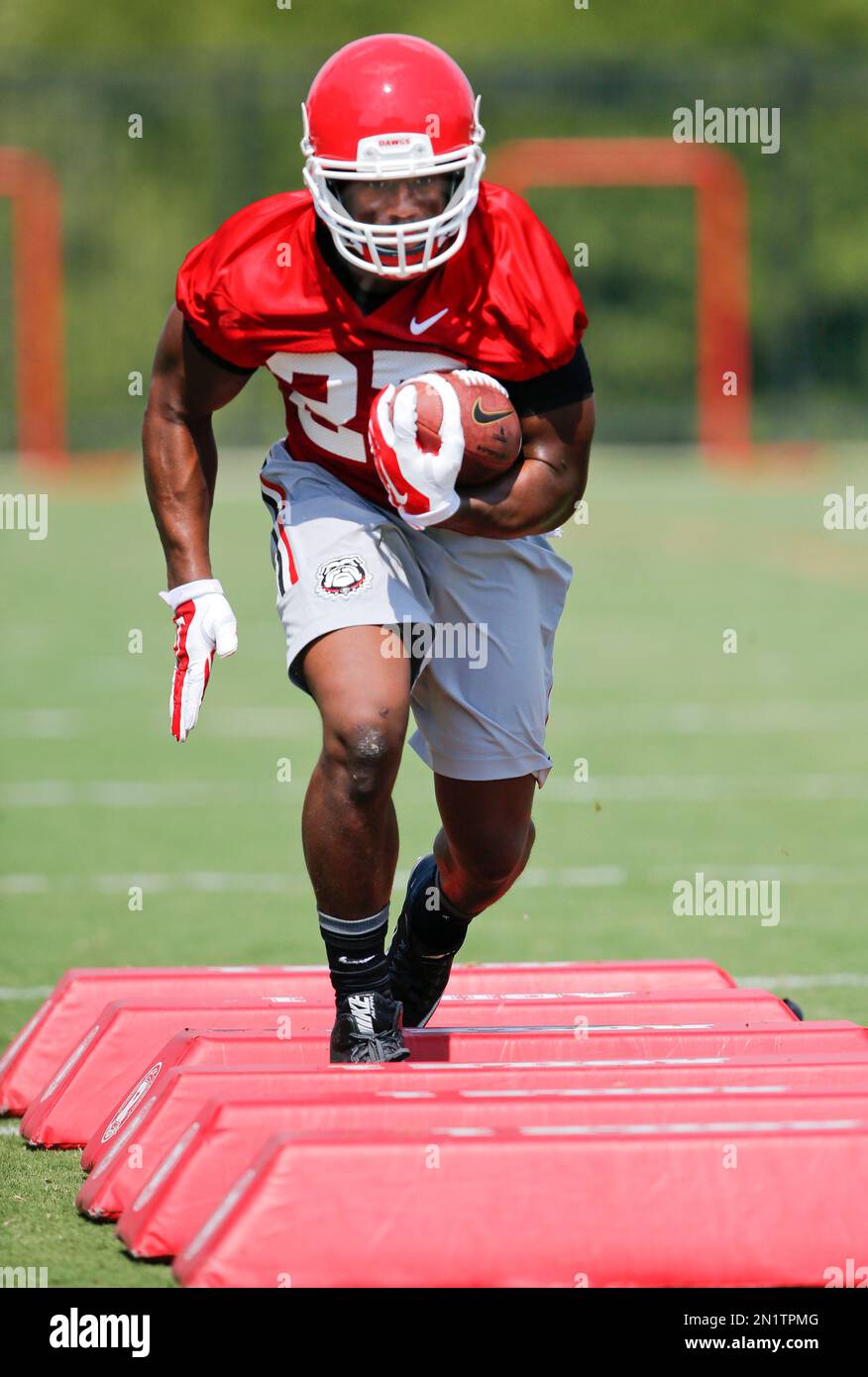 Georgia running back Nick Chubb (27) runs a drill during NCAA college ...