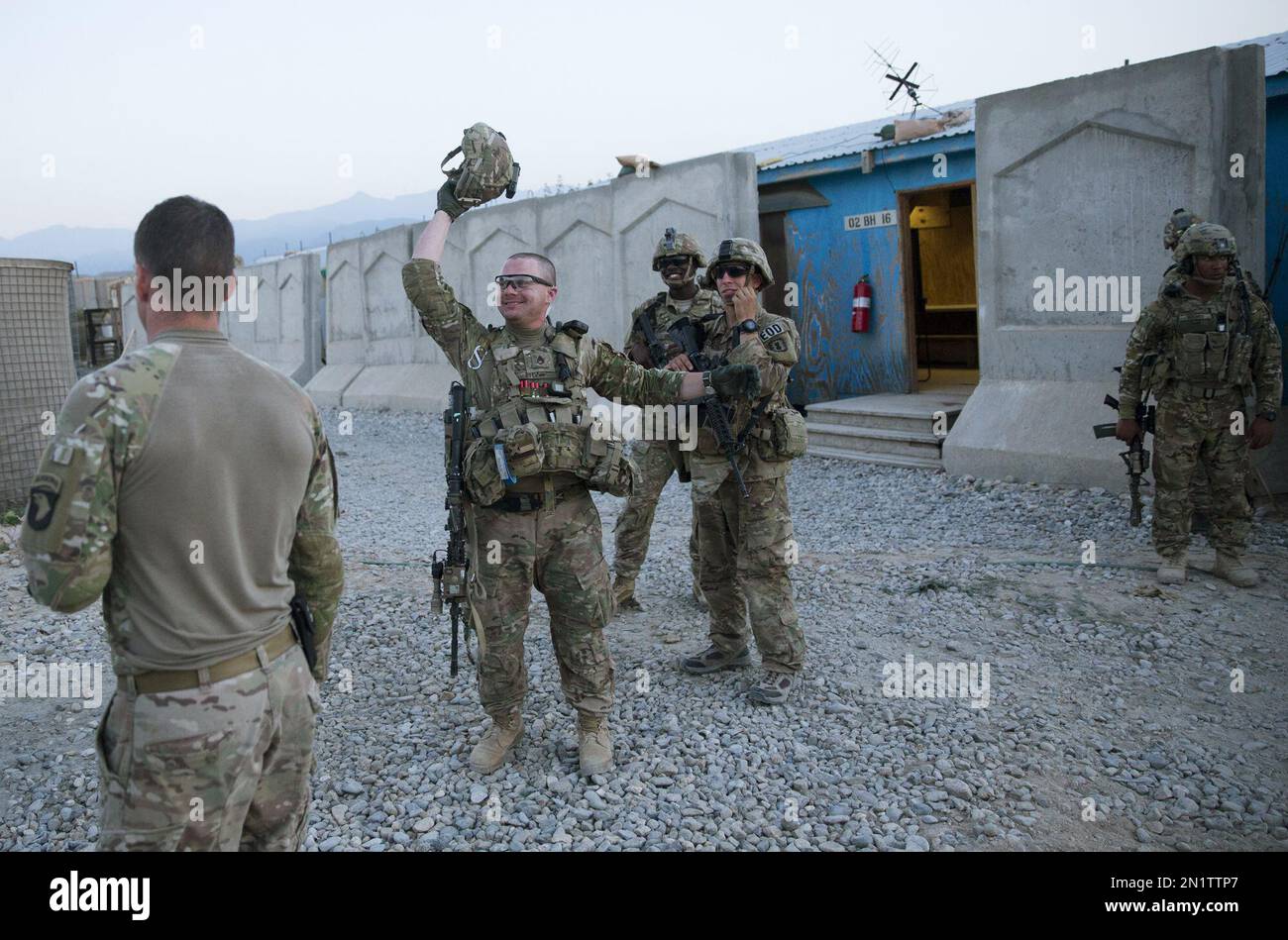 U.S. Army soldiers from Charlie Company, 2-14 Infantry Regiment, 2nd ...