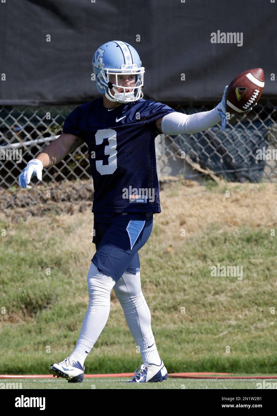 North Carolina wide receiver Ryan Switzer (3) runs through a drill ...