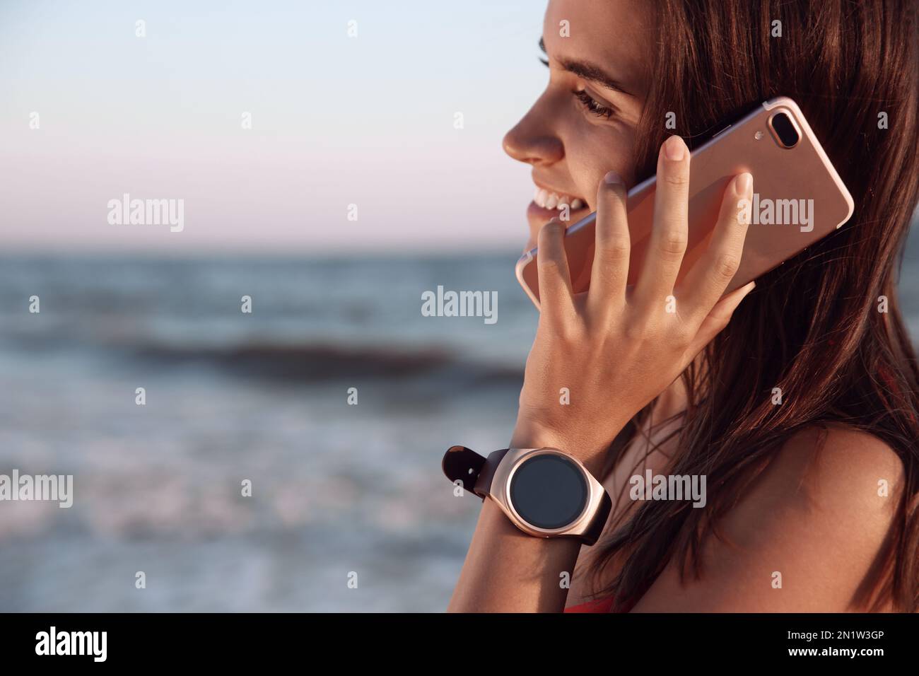 Woman wearing smartwatch talking hi-res stock photography and images ...
