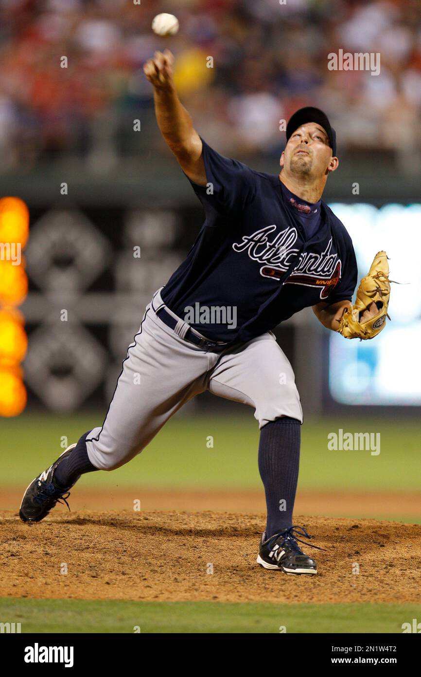 Atlanta Braves relief pitcher David Aardsma throws a pitch during the ...