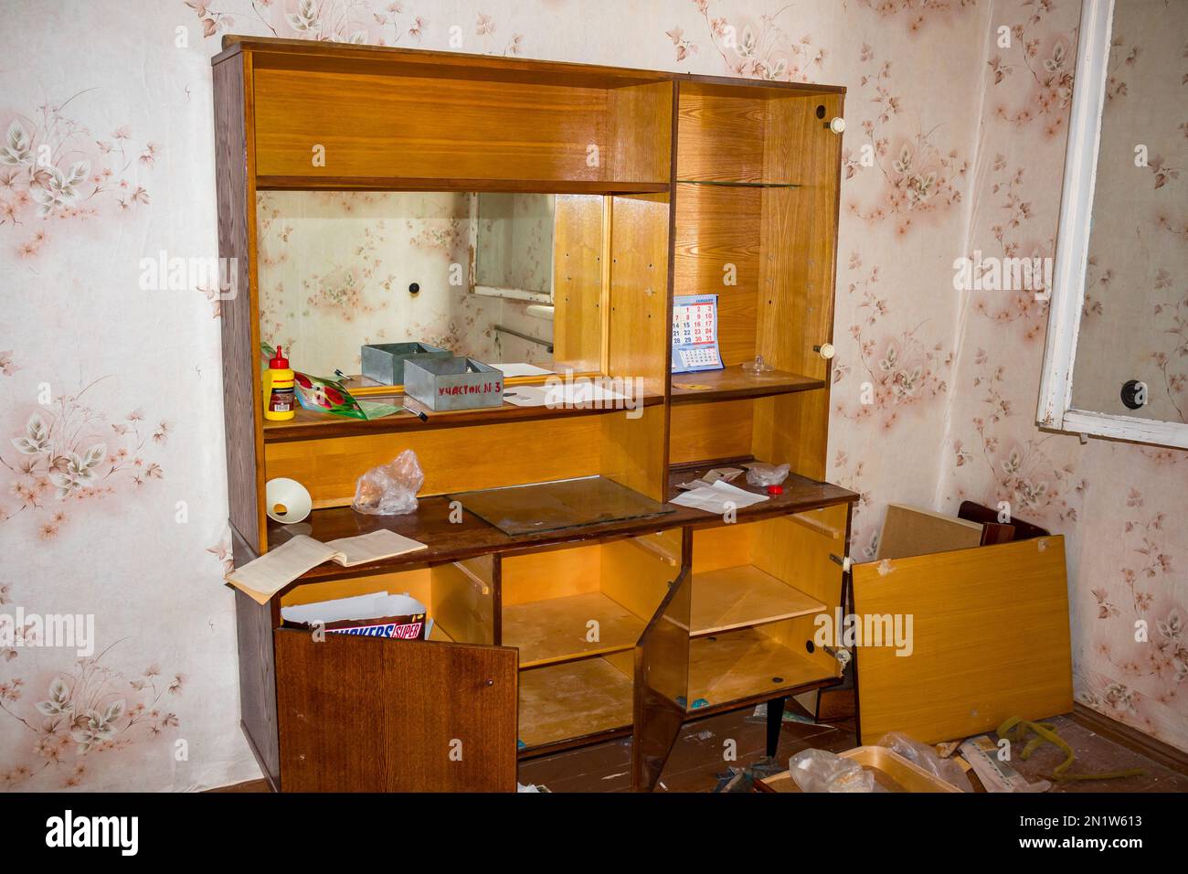 Scattered garbage hi-res stock photography and images - Alamy