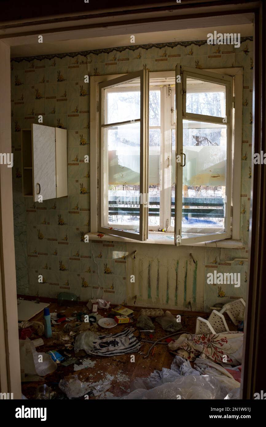 Scattered garbage hi-res stock photography and images - Alamy