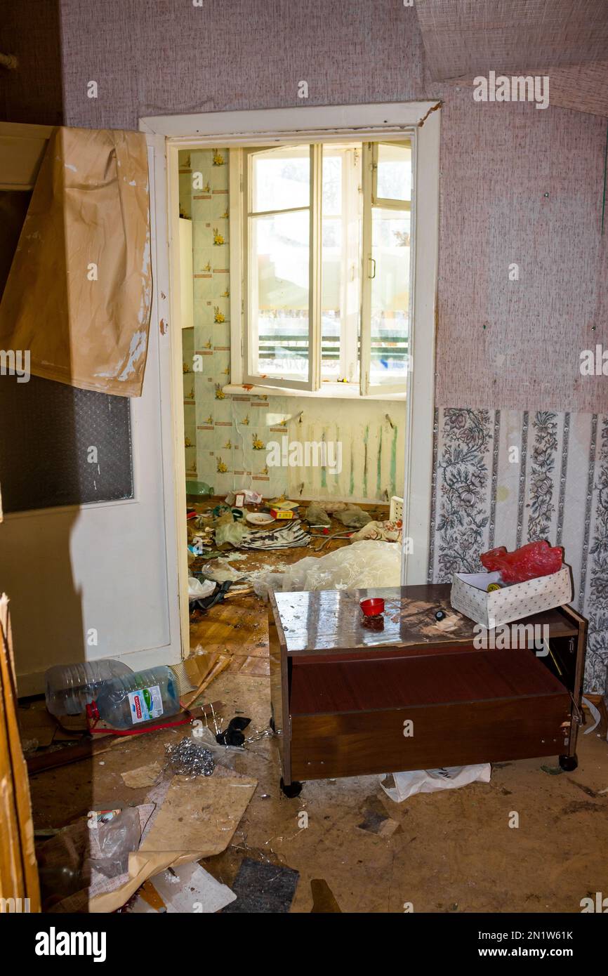 Scattered garbage hi-res stock photography and images - Alamy