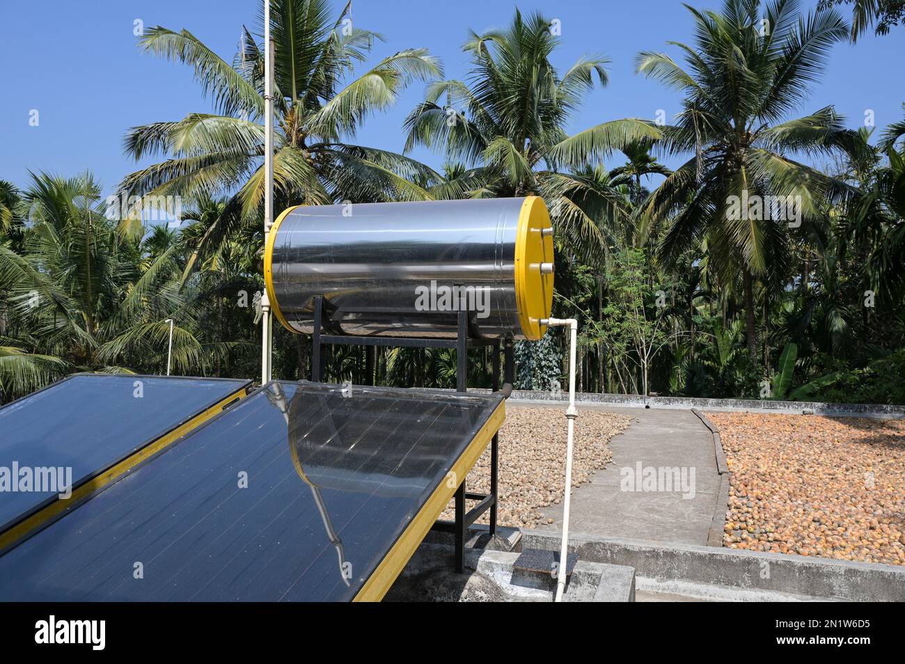Solar warmwasser hi-res stock photography and images - Alamy
