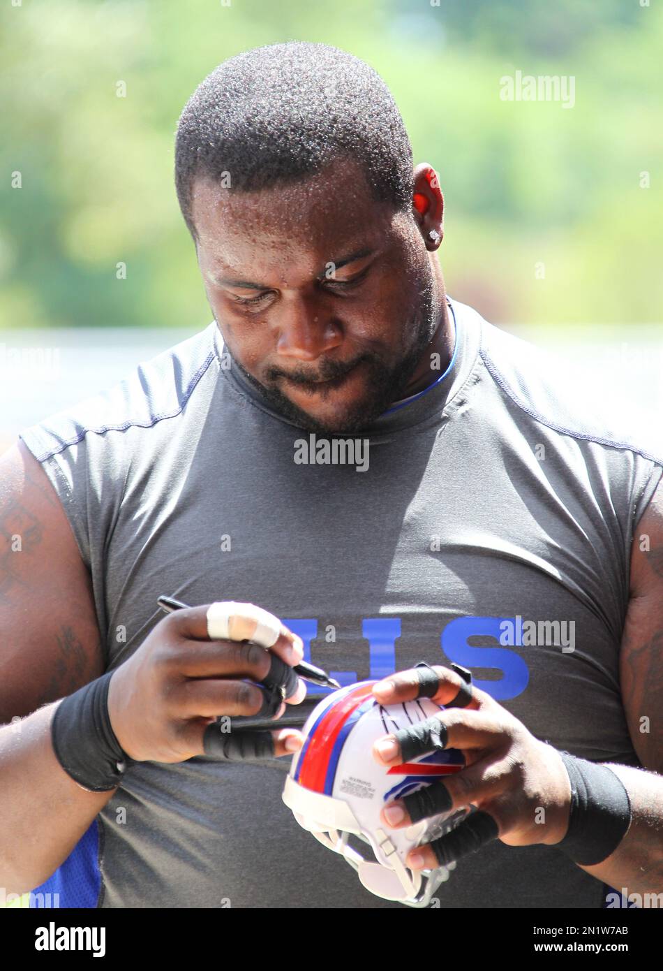 Buffalo Bills defensive tackle Marcell Dareus signs autographs for fans ...