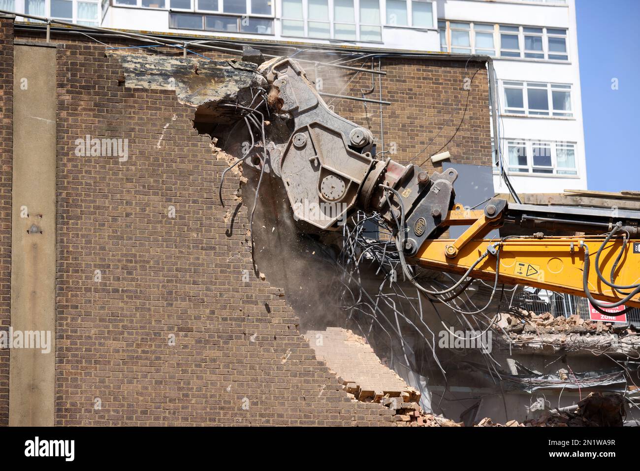 Yellow construction crane demolition hi-res stock photography and ...