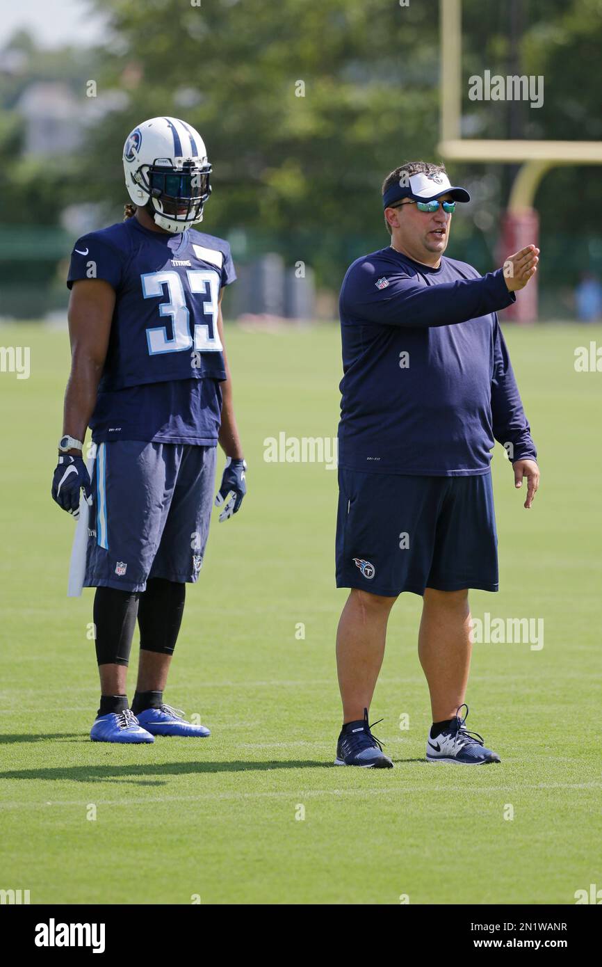 Tennessee Titans defensive backs coach Louie Cioffi, right, instructs ...