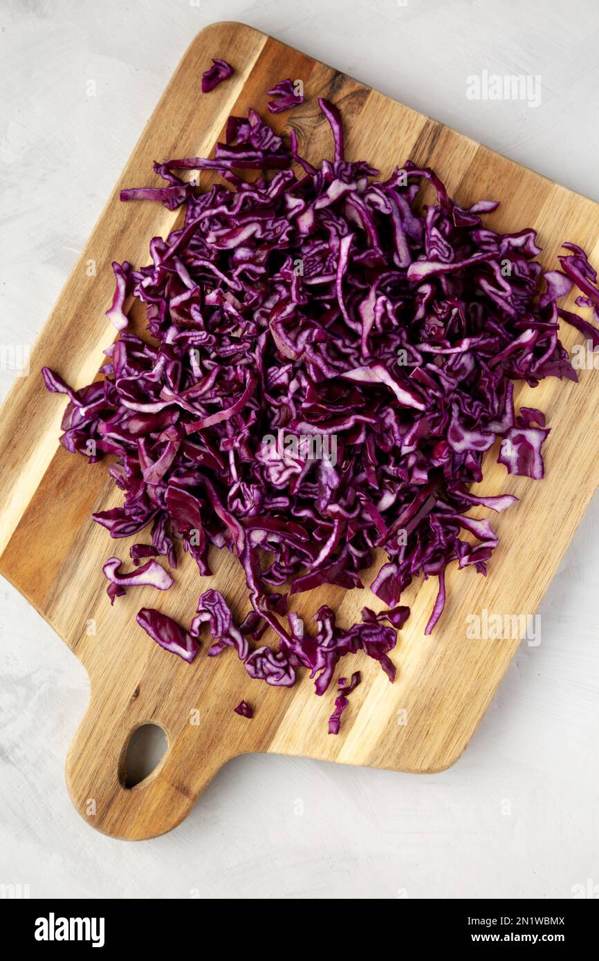 Overhead sliced red cabbage hi-res stock photography and images - Alamy