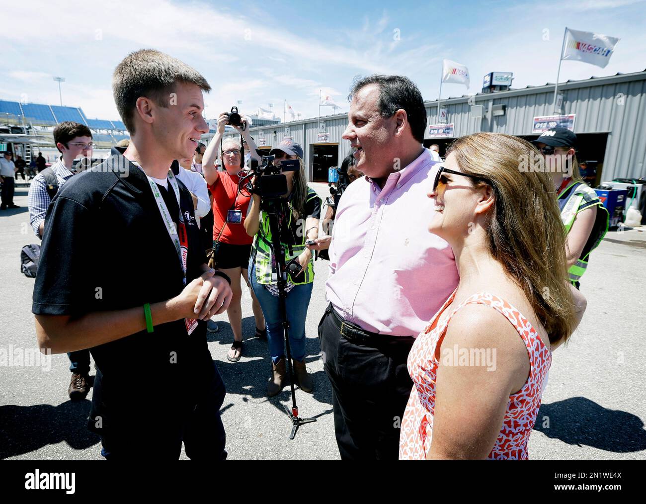 Republican presidential candidate, New Jersey Gov. Chris Christie and ...