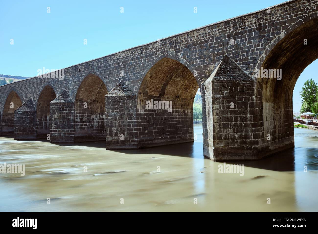 The Dicle Bridge in Diyarbakir, Turkey Stock Photo - Alamy