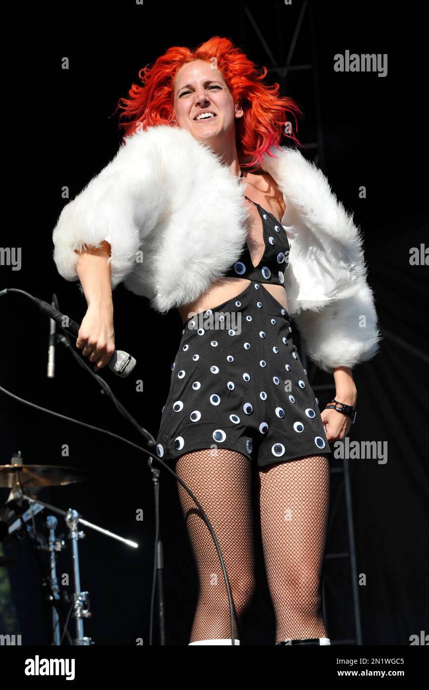 Lizzy Plapinger of MS MR performs at Lollapalooza at Grant Park on ...