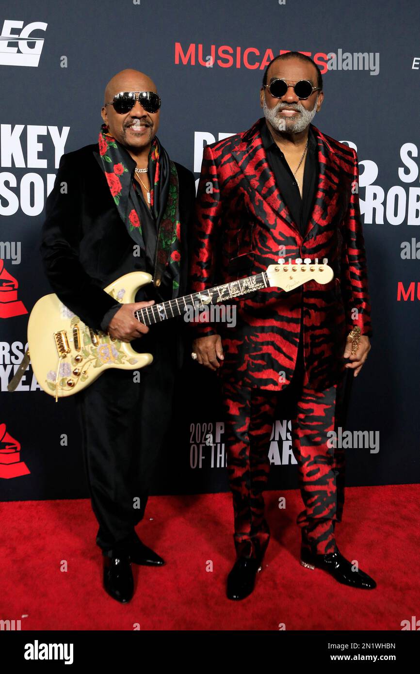LOS ANGELES - DEC 3: Ernie Isley, Ronald Isley, The Isley Brothers at ...