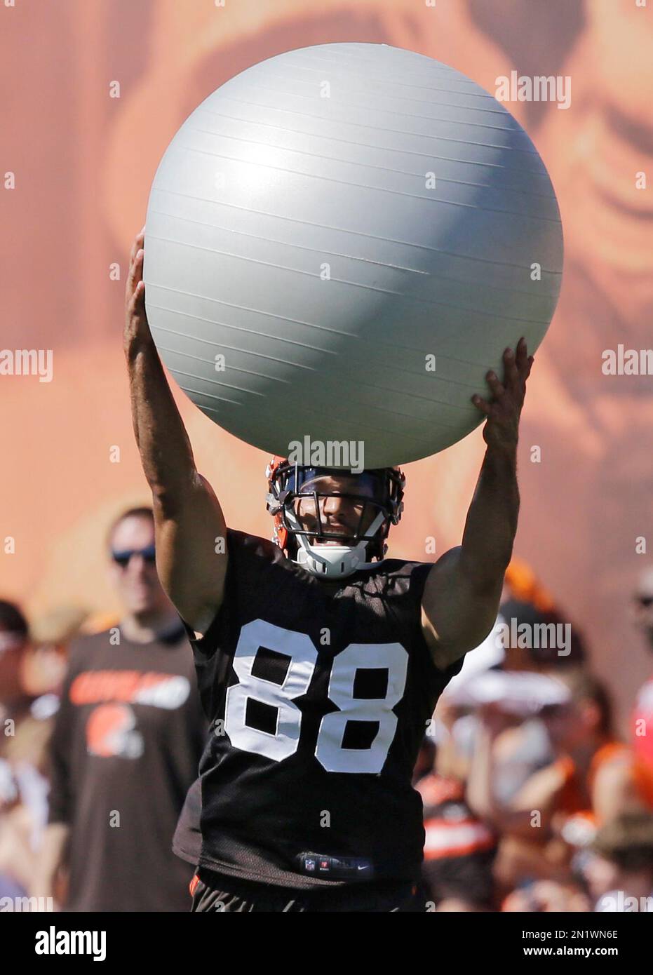 Cleveland Browns wide receiver Kevin Cone works on a drill during ...