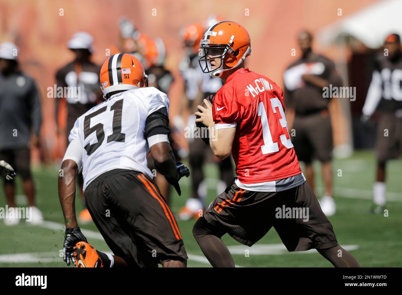 Cleveland Browns quarterback Josh McCown (13) looks to throw over ...