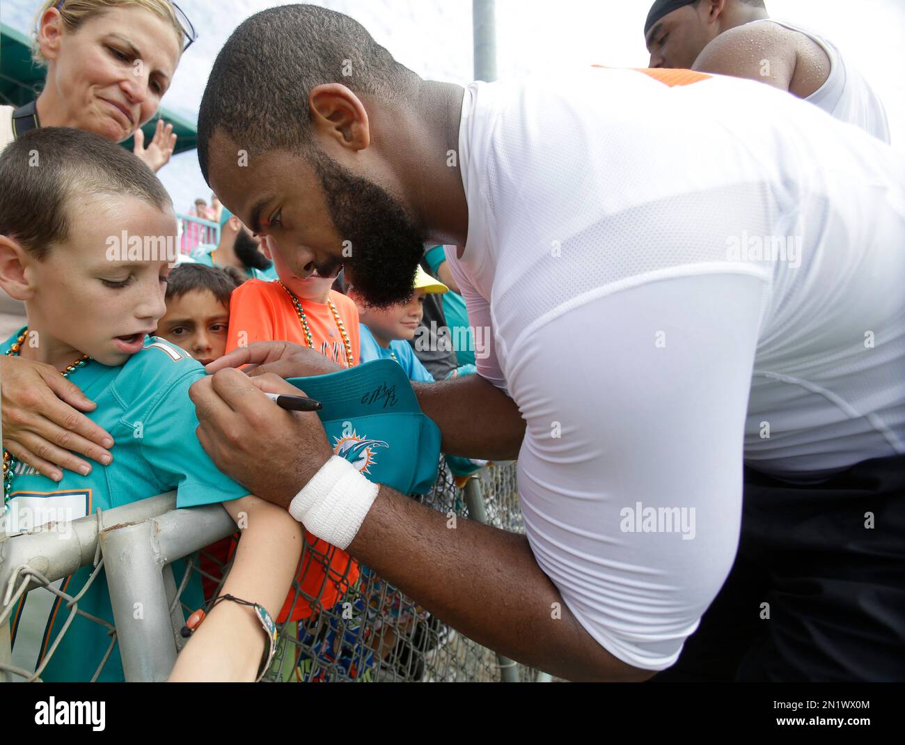 Miami Dolphins linebacker Spencer Paysinger signs autographs after ...
