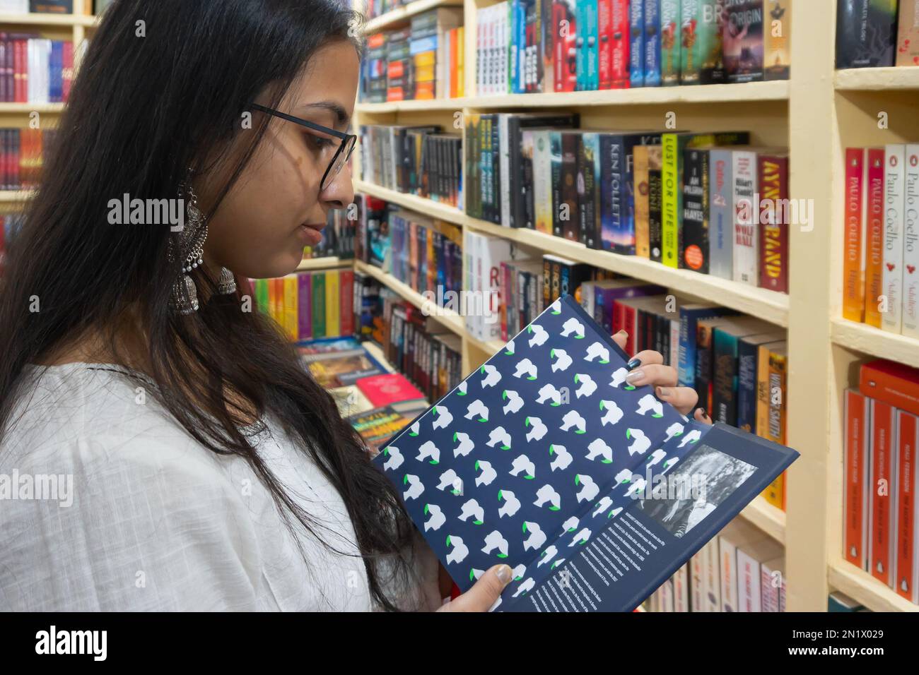 Inside book stall hi-res stock photography and images - Alamy
