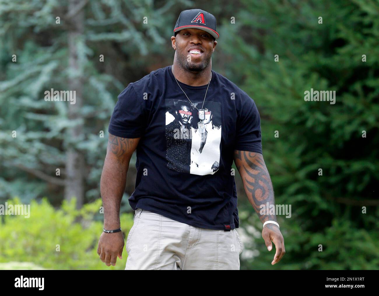 Baltimore Ravens linebacker Terrell Suggs walks into the team's ...