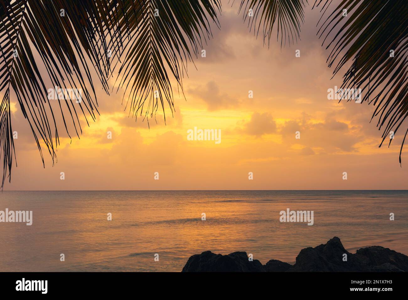 Beautiful tropical beach sunset colorful hi-res stock photography and ...