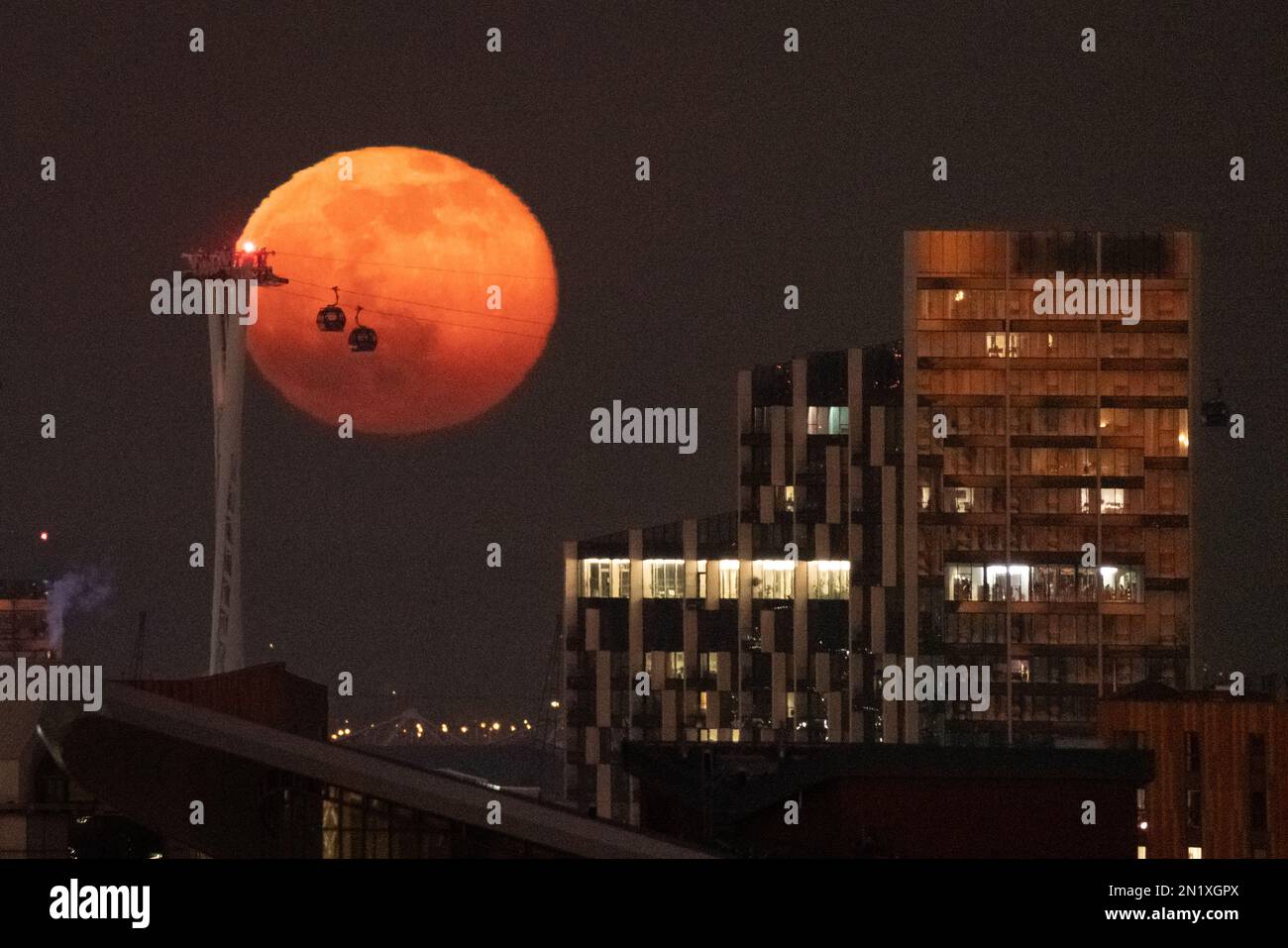 London UK 6th February 2023 UK Weather 99 1 Full Moonrise Makes london-uk-6th-february-2023-uk-weather-99-1-full-moonrise-makes