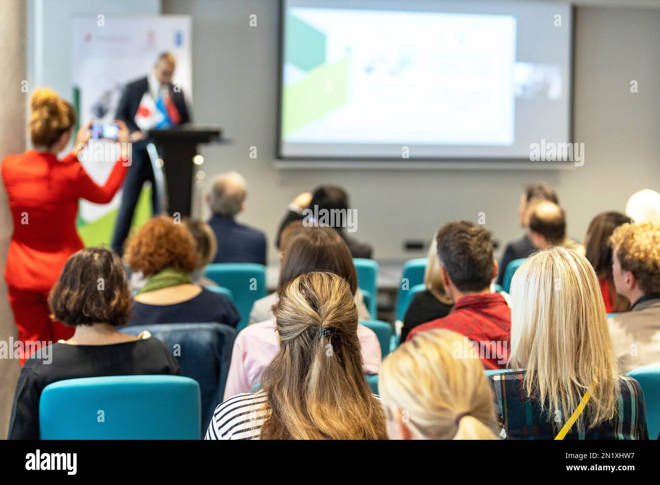 Think tank, presentation hi-res stock photography and images - Alamy
