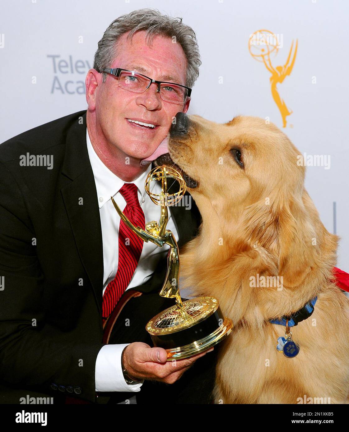 Mike Maas, of CBS2, left, and Tyrion pose for a portrait with the award ...